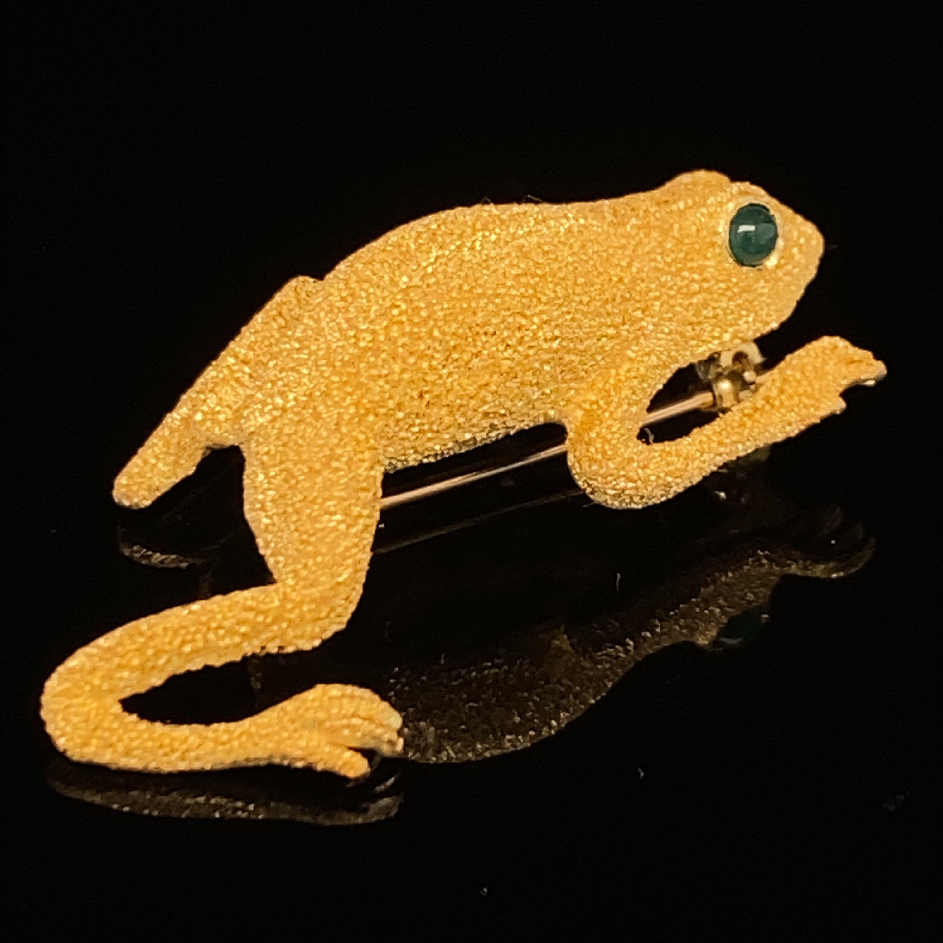 Frog, extended Leg with One Diamond – 18K Gold Animal Pins/Brooches