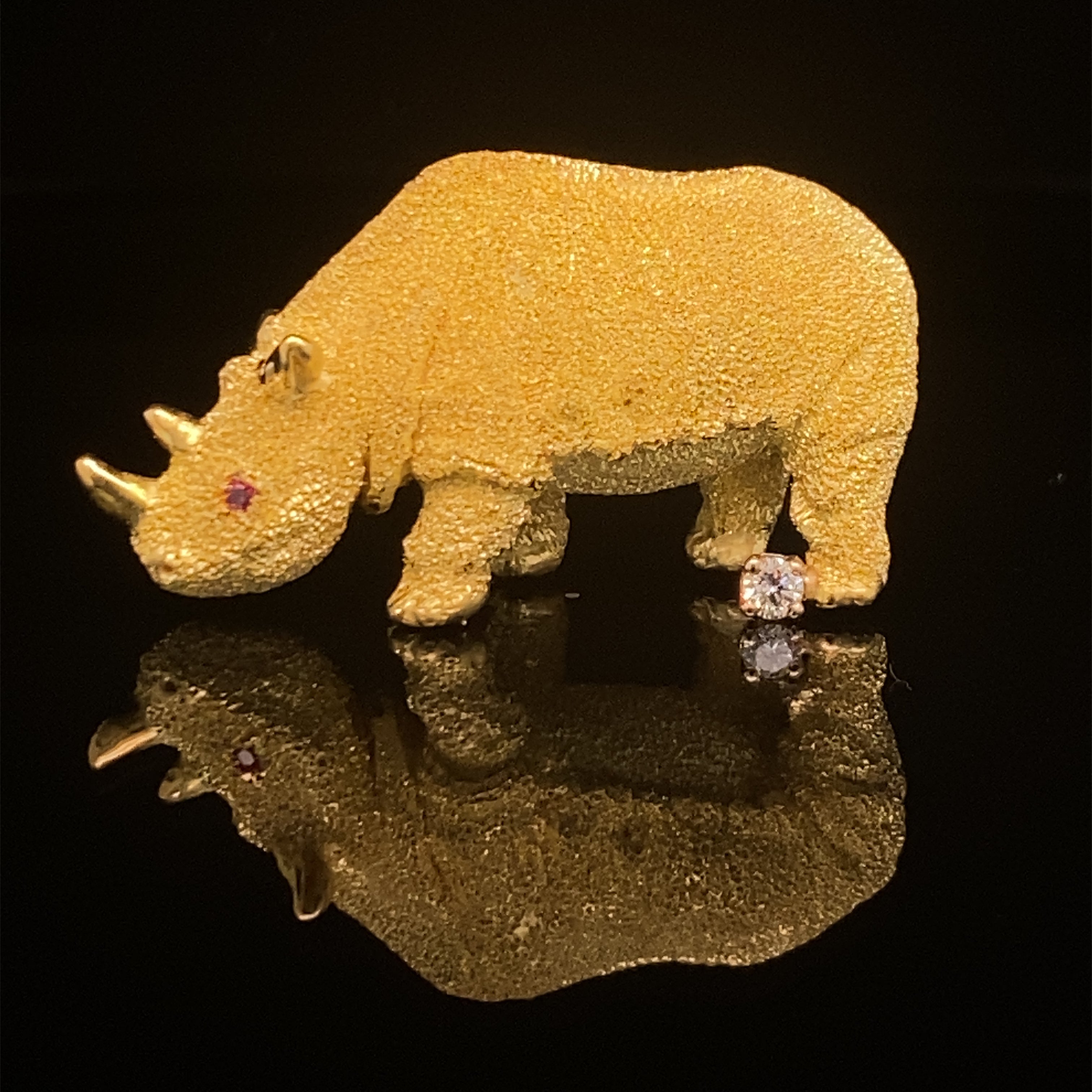 Rhino, smaller Rhinoceros with one Diamond – 18K Gold Animal Pins/Brooches