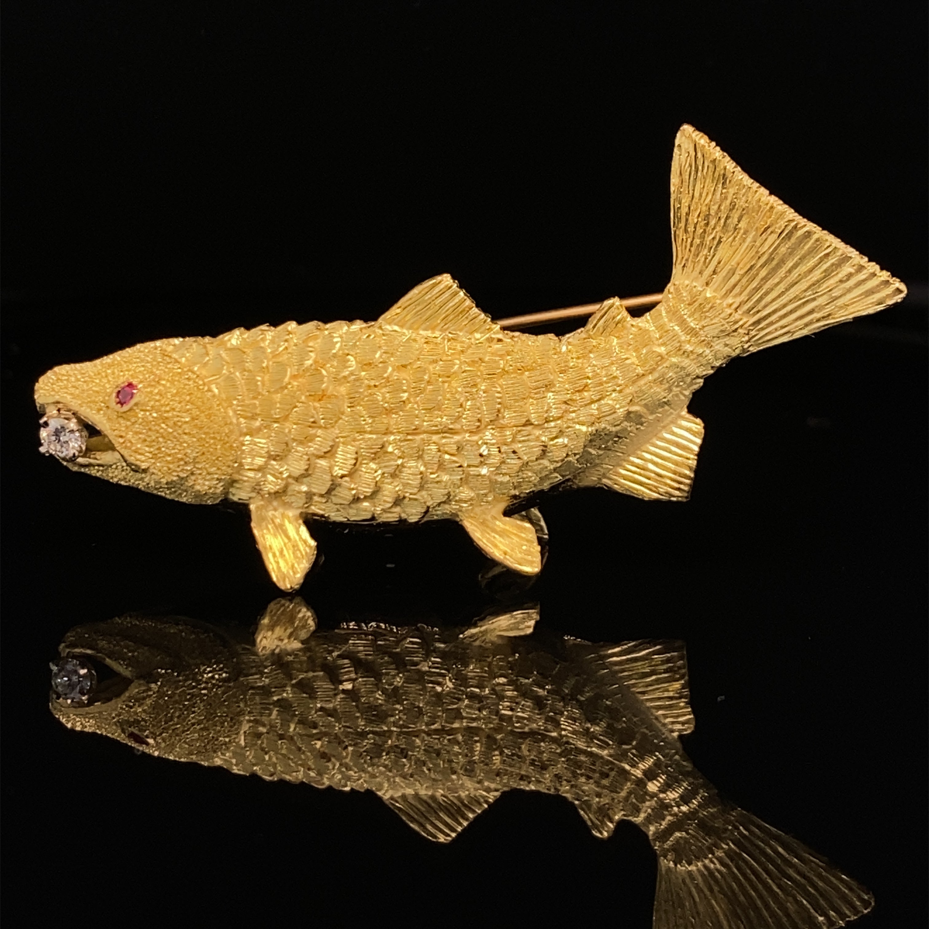 Fish, Coho Salmon with One Diamond – 18K Gold Animal Pins/Brooches